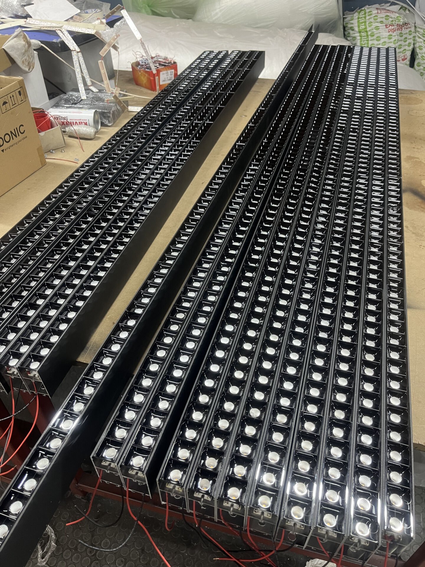 Osram Led Tridonic Trafo Sıva Üstü Tam Mercekli Linear Armatür 3x4 Cm ...